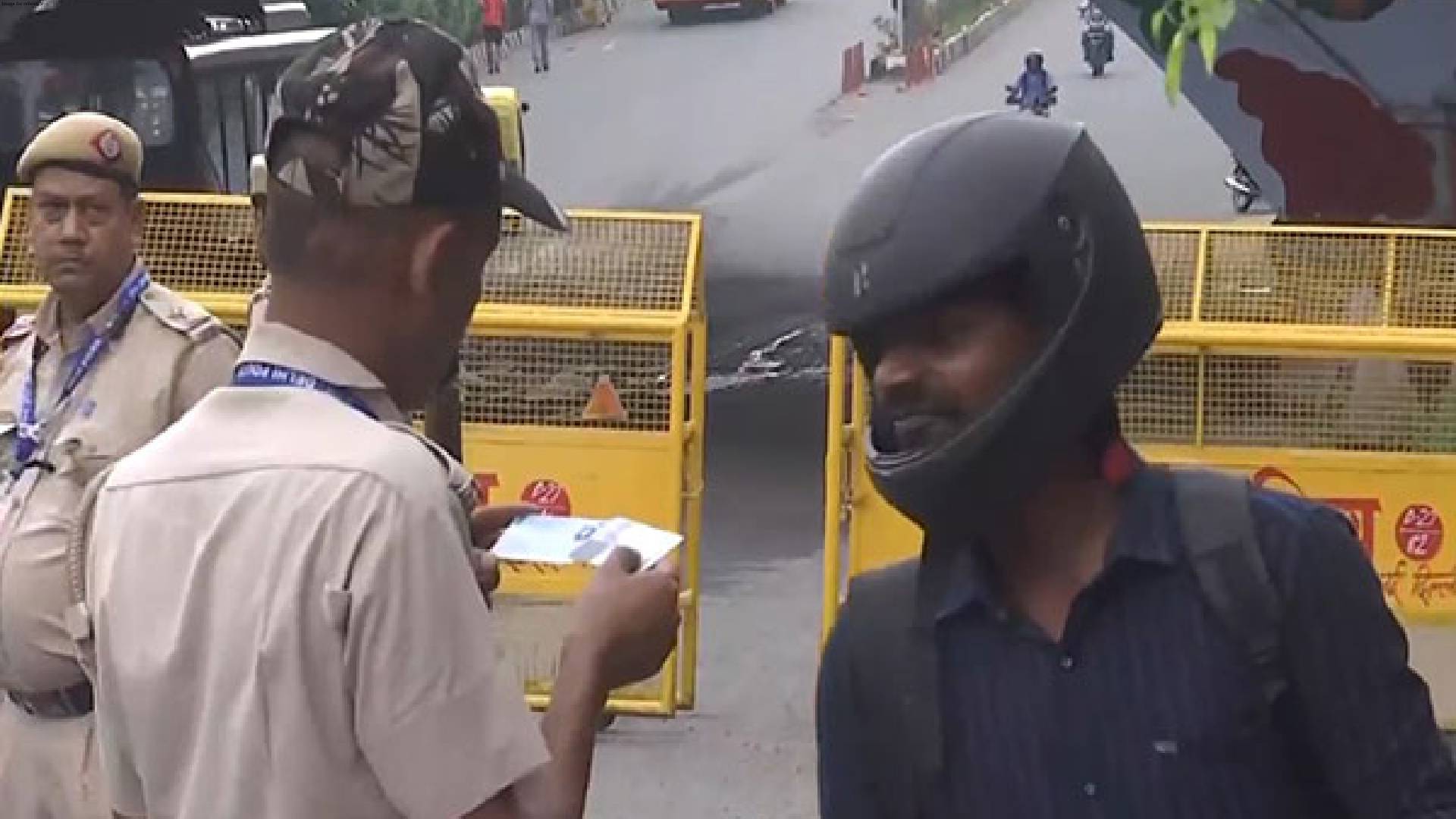 Delhi police ensure safety on the UP-Delhi border on Independence Day
