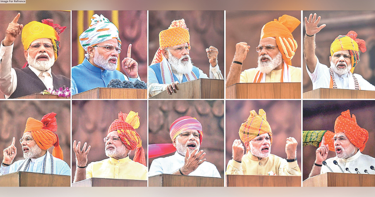 RAJASTHAN'S DEVI SINGH CROWNS PM MODI WITH TRADITIONAL SAFAS